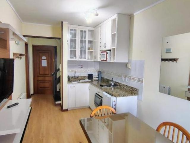 APARTAMENTO DÚPLEX NO CENTRO DE GRAMADO