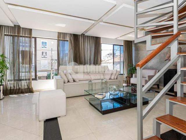 Apartamento duplex no Juveve com dois quartos e duas vagas