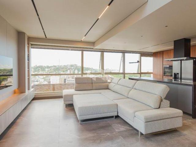 Apartamento duplex para comprar no Menino Deus com 2 suítes