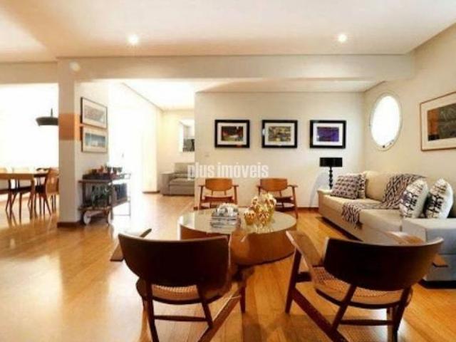 Apartamento duplex reformado no Alto de Pinheiros