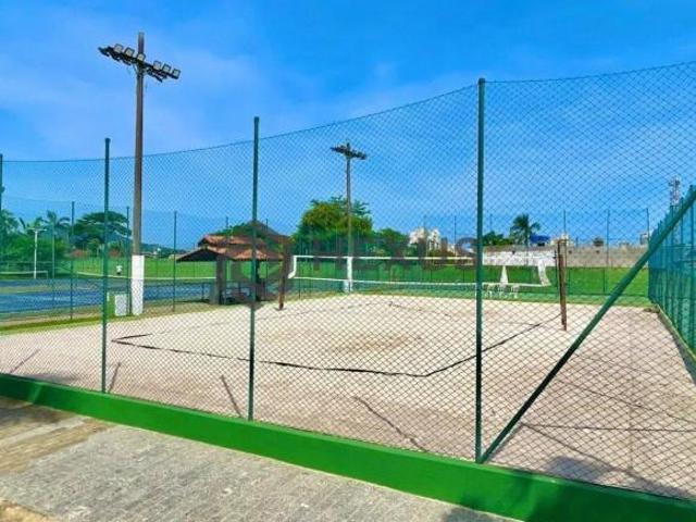 Apartamento Duplex reformado com varanda e lazer a 600m da praia na Enseada, Gua