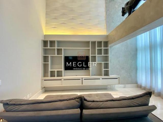 Apartamento duplex reformado com pé direito duplo, lazer completo e 108 m²