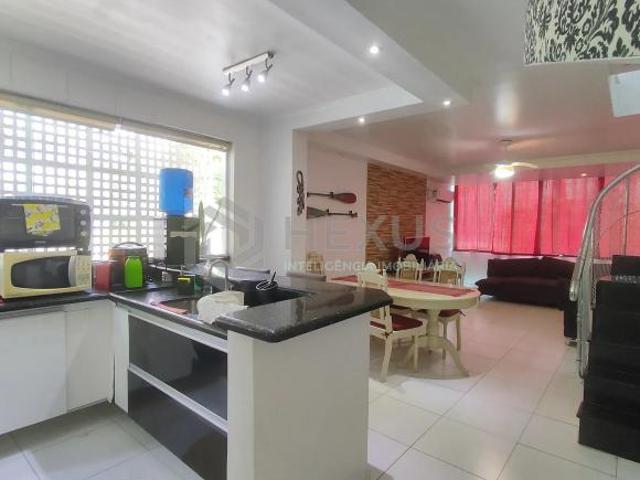 Apartamento duplex reformado e mobiliado a duas quadras da Praia das Asturias, Guaruja