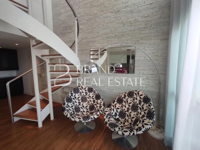 Apartamento duplex á venda em moema, 1 quarto, 2 vagas, andar alto, varanda, piscina