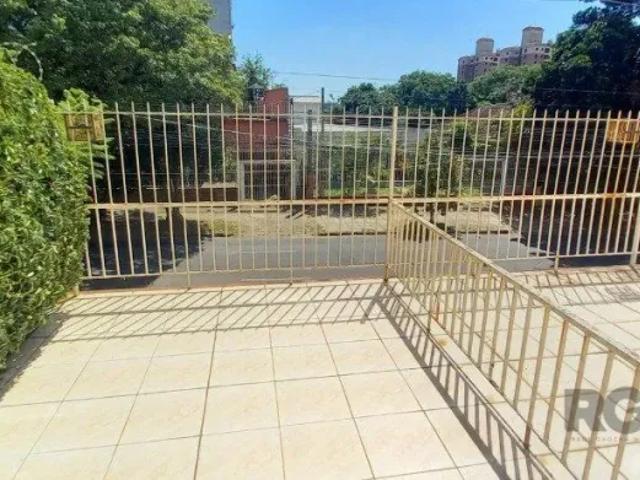 Apartamento garden de 03 dormitorios com garagem no bairro Teresopolis Porto Alegre/RS