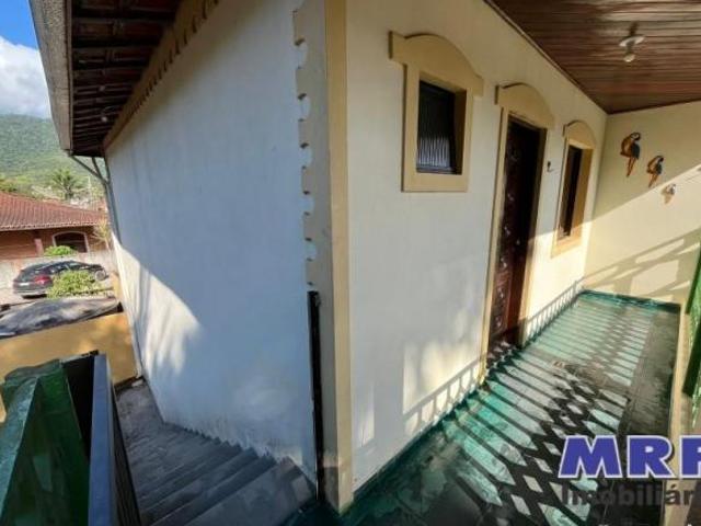 Apartamento em Ubatuba com 1 dormitório, dentro de condomínio a 450 metros da Praia de Maranduba