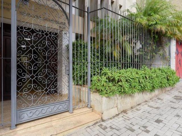 Apartamento em último andar no Centro de Curitiba | 2 quartos | vaga | Ed. Prof