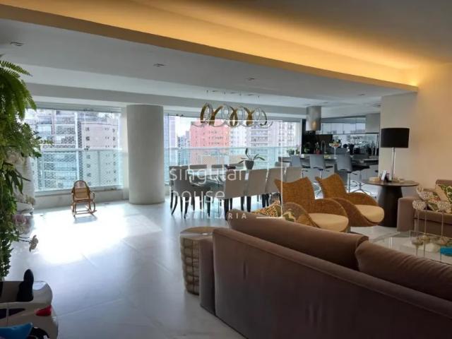 Apartamento em um dos melhores prédios da região Moema Pássaros, com 4 suítes para alugar