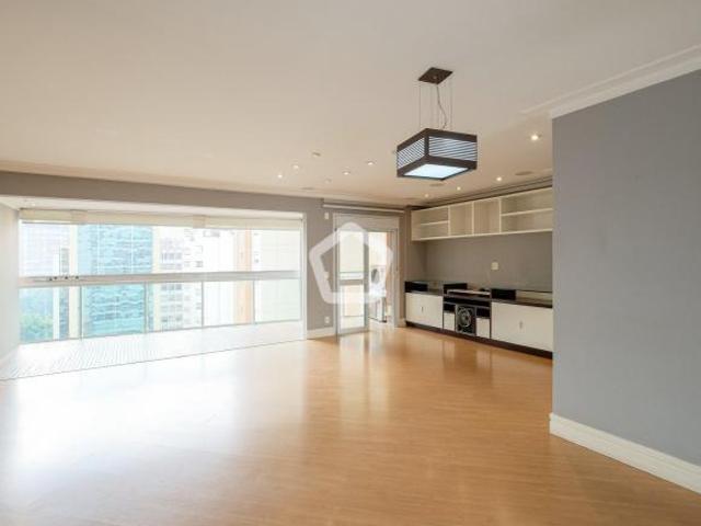 Apartamento em Vila Olímpia