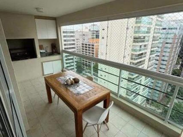 Apartamento em Vila Olímpia com 112m²