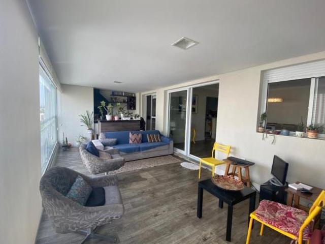 Apartamento em Vila Alexandria com 147 m²!