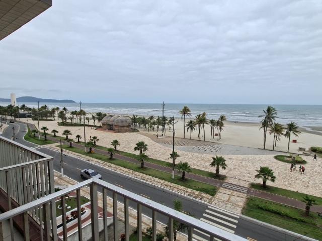 Apartamento em Vila Tupi, Praia Grande/SP de 95m² 2 quartos à venda por R$ 409.000,00