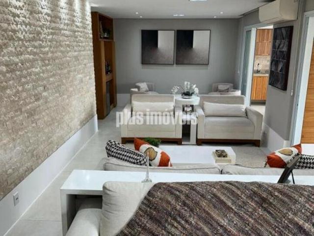 Apartamento em Água Branca com 170m²