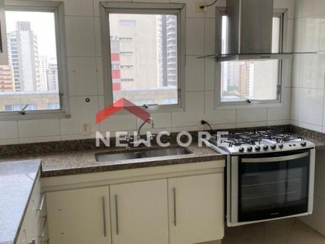 Apartamento em Alameda dos Arapanés Moema São Paulo/SP