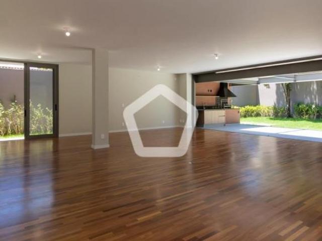 Apartamento em Alto de Pinheiros