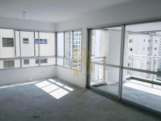 Apartamento em andar alto, no coração do Campo Belo