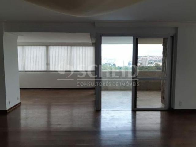 Apartamento em andar alto com 4 suítes e vista para o Golf Club