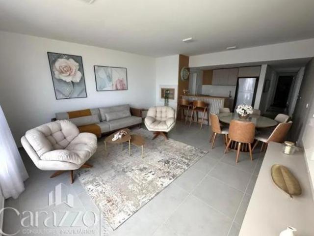 Apartamento em andar alto com vista para o mar e lagoa