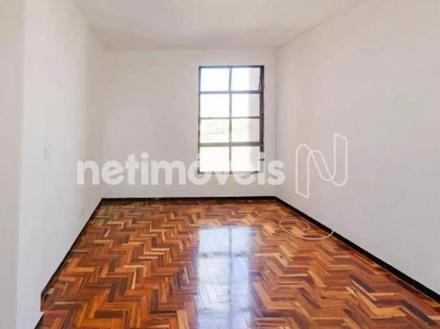 Apartamento em andar alto com elevador no Padre Eustaquio!