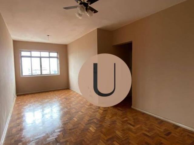 Apartamento em andar alto com planta funcional e excelente localização