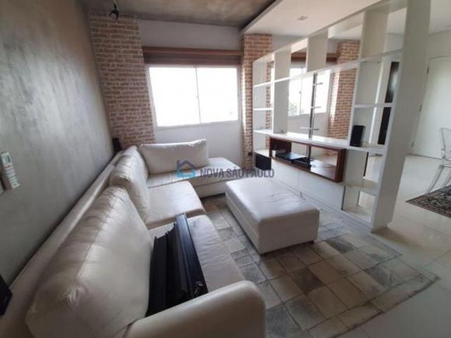 Apartamento em andar alto, com suíte com closet no Jardim da Saúde