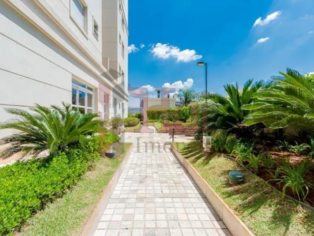 Apartamento em andar alto, em condomínio clube, próximo a Marginal e do comércio em geral