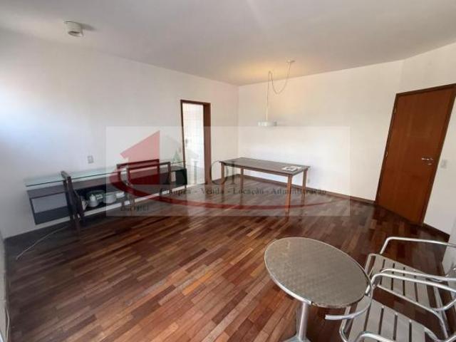 Apartamento em andar alto em Pinheiros com 2 quartos e 2 vagas de garagem