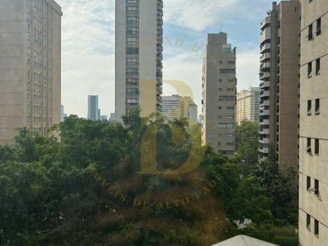 Apartamento em andar alto próximo ao Esporte Clube Pinheiros