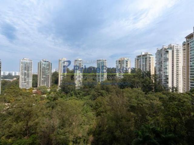Apartamento em Andar Alto 4 Suítes 4 Vagas Condomínio Clube e Metro Panamby SP