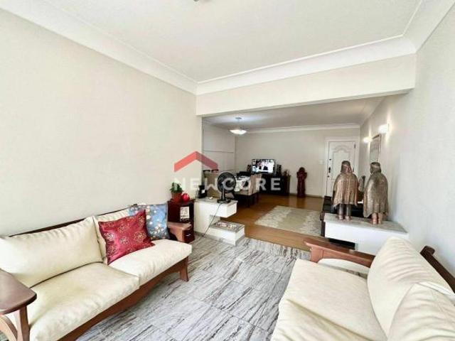 Apartamento em Avenida Barão de Penedo José Menino Santos/SP