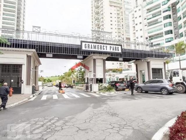 Apartamento em Avenida Parkinson Alphaville Empresarial Barueri/SP
