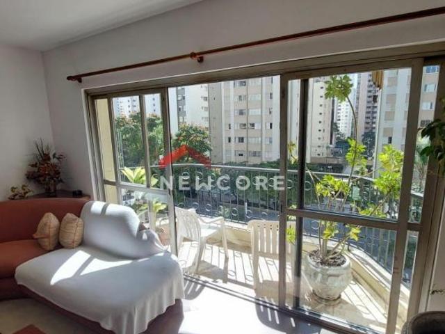 Apartamento em Avenida Rouxinol Indianópolis São Paulo/SP