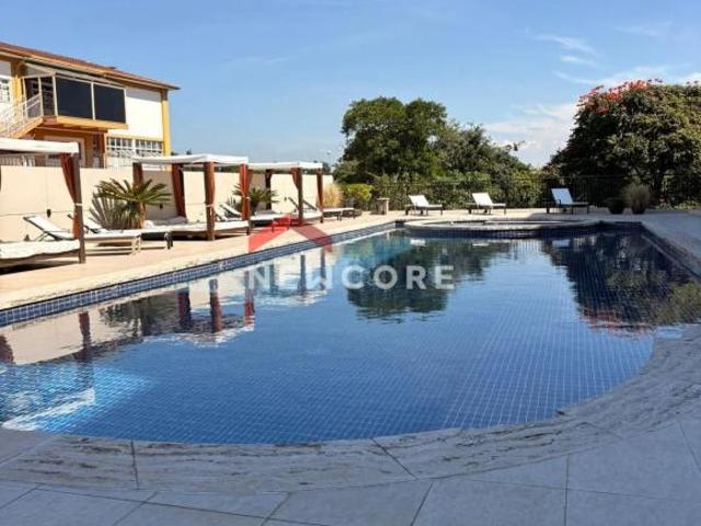 Apartamento em Avenida São Camilo Granja Viana Cotia/SP