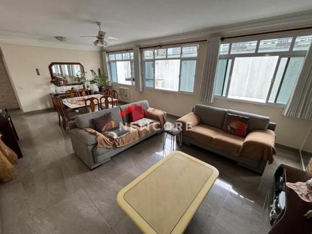 Apartamento em Avenida Vicente de Carvalho Gonzaga Santos/SP