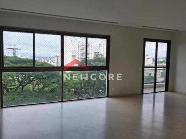 Apartamento em Avenida Washington Luís Alto da Boa Vista São Paulo/SP