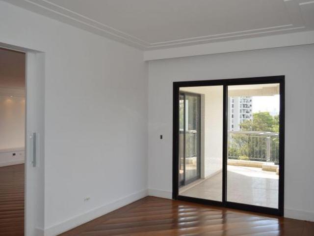 Apartamento em Avenida Washington Luís Santo Amaro São Paulo/SP