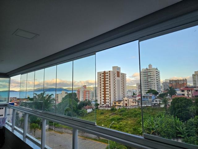 Apartamento em Barreiros, São José/SC de 82m² 2 quartos à venda por R$ 899.000,00