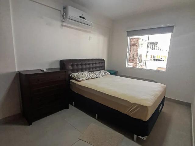 Apartamento em Bombinhas com 03 dormitórios, sendo 01 suíte – Centro | A 70 metros do mar