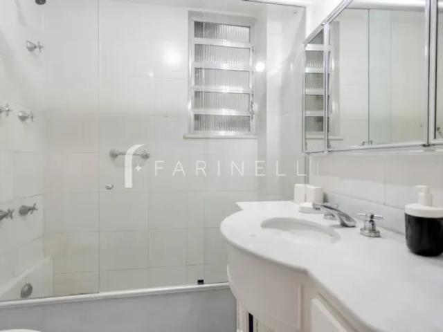 Apartamento em boa localização de Ipanema para quem gosta de uma obrinha