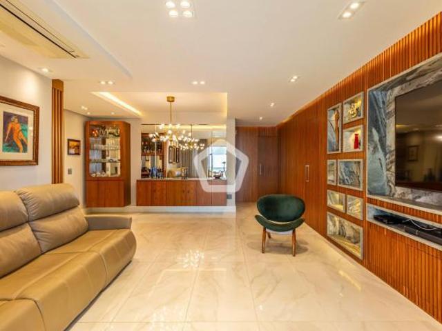 Apartamento em Bosque da Saúde