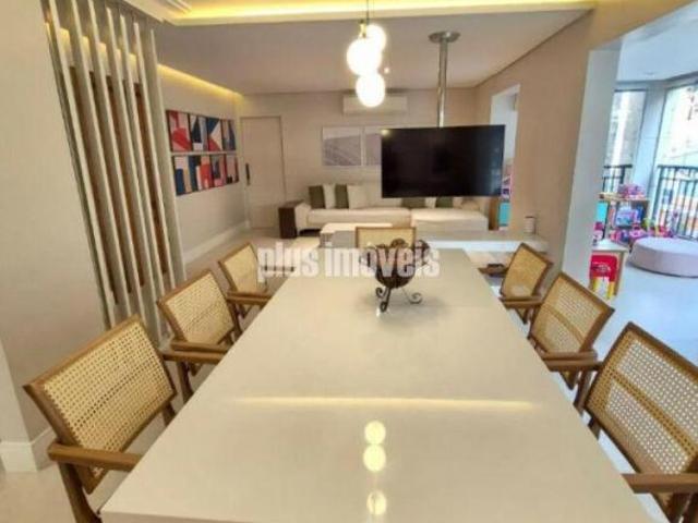 Apartamento em Bosque da Saúde com 136m²