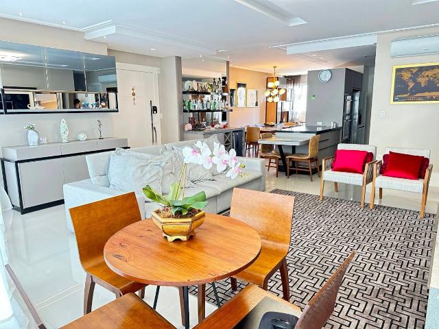 Apartamento em Centro, Balneário Camboriú/SC de 136m² 3 quartos à venda por R$ 2.599.900,00