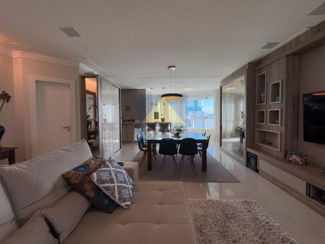 Apartamento em Centro, Balneário Camboriú/SC de 131m² 3 quartos à venda por R$ 3.899.900,00