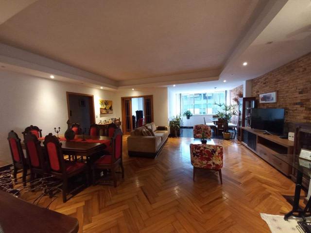 Apartamento em Centro, Petrópolis/RJ de 130m² 3 quartos à venda por R$ 849.900,00