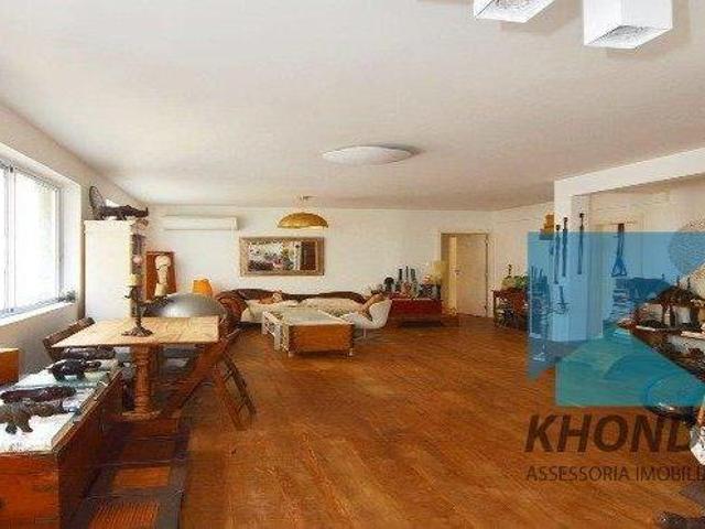Apartamento em Cerqueira César com 147m²
