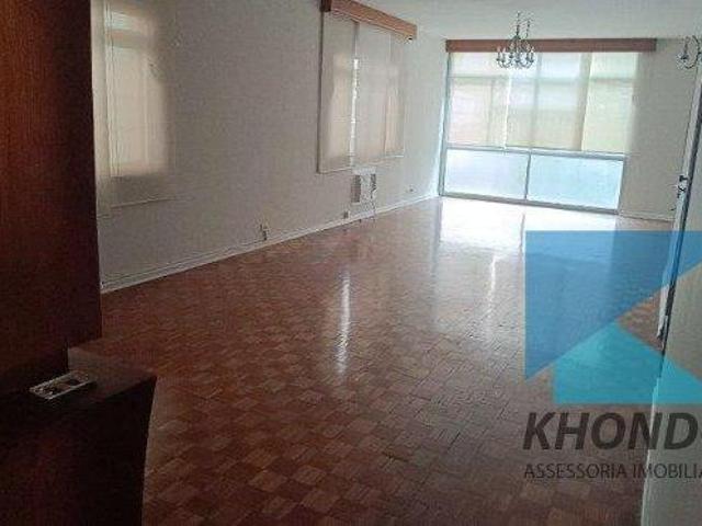 Apartamento em Cerqueira César com 216m²