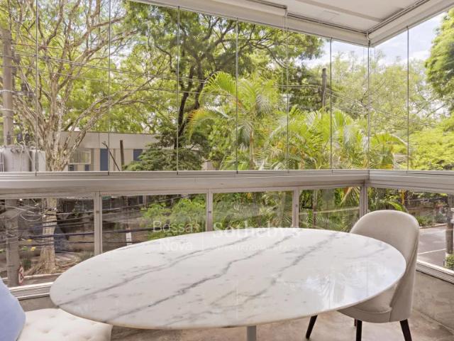 Apartamento em condomínio clássico em frente ao Clube Pinheiros