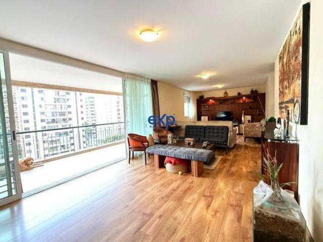 Apartamento em condomínio clube no Brooklin 167 m² 3 suítes 3 vagas fixas + depósito