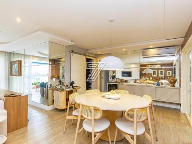 Apartamento em condomínio clube no Ecovile, andar