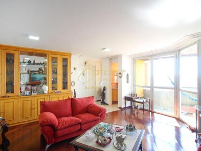 Apartamento em condominio Clube próximo ao Colégio Porto Seguro